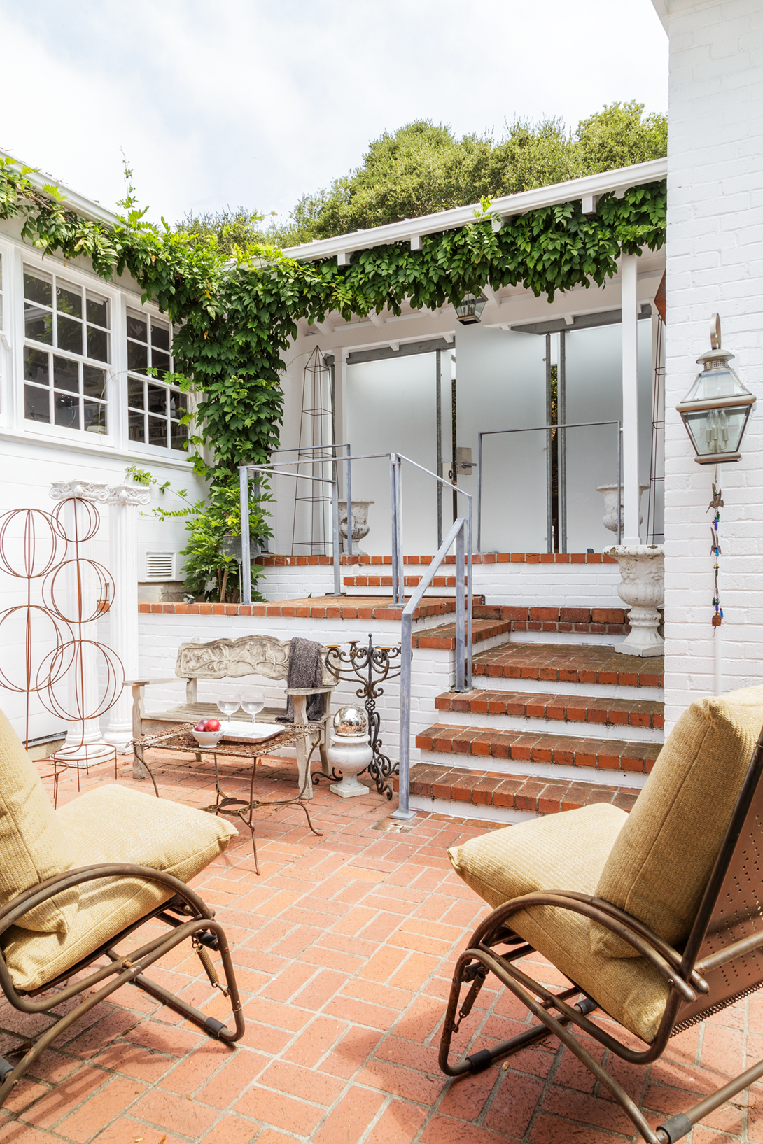 Gallery White Walls Transform an Artist's Berkeley Hills Home into the ...